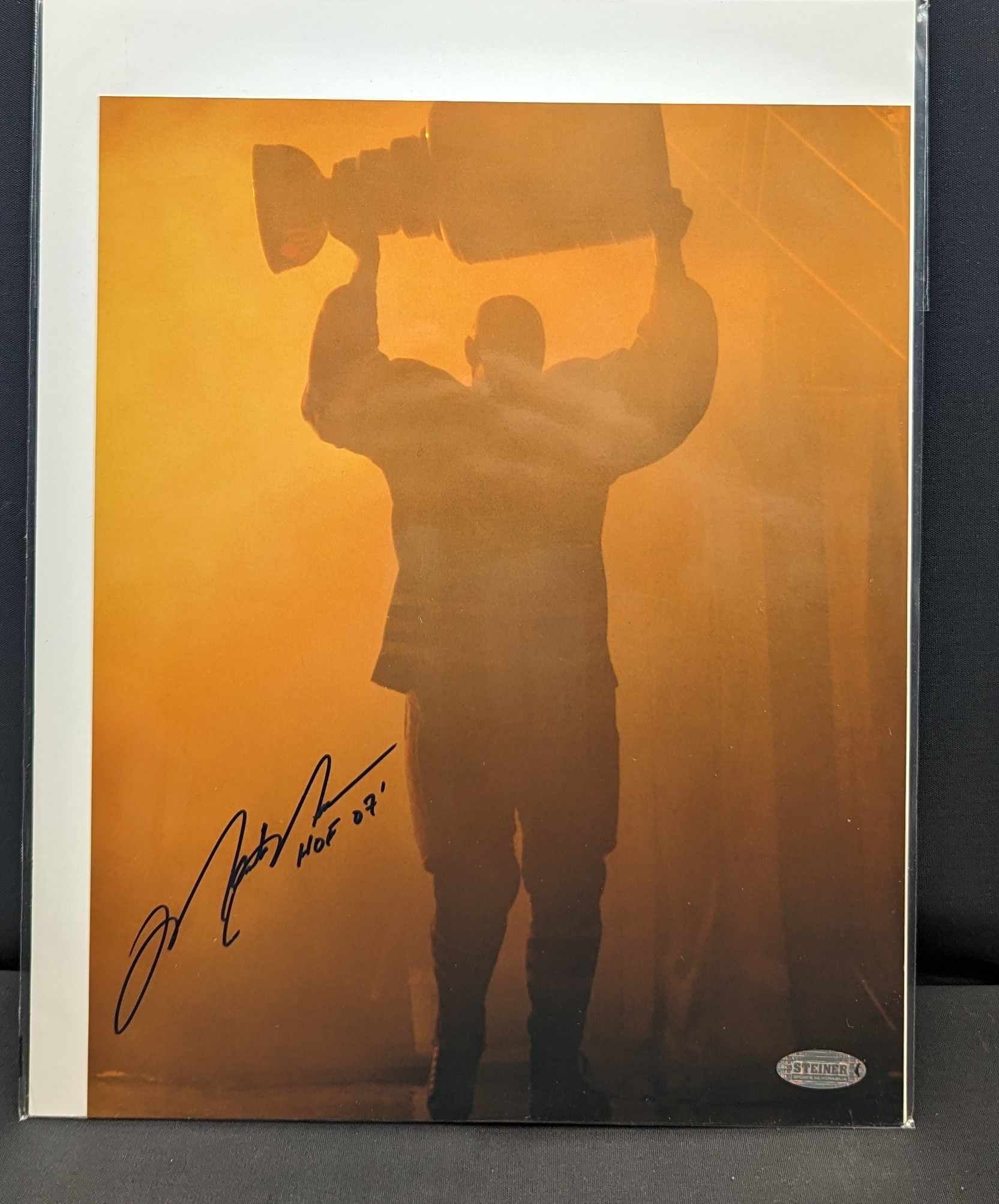 Mark Messier signed 8x10. Steiner certified. Hockey | Autographs Plus